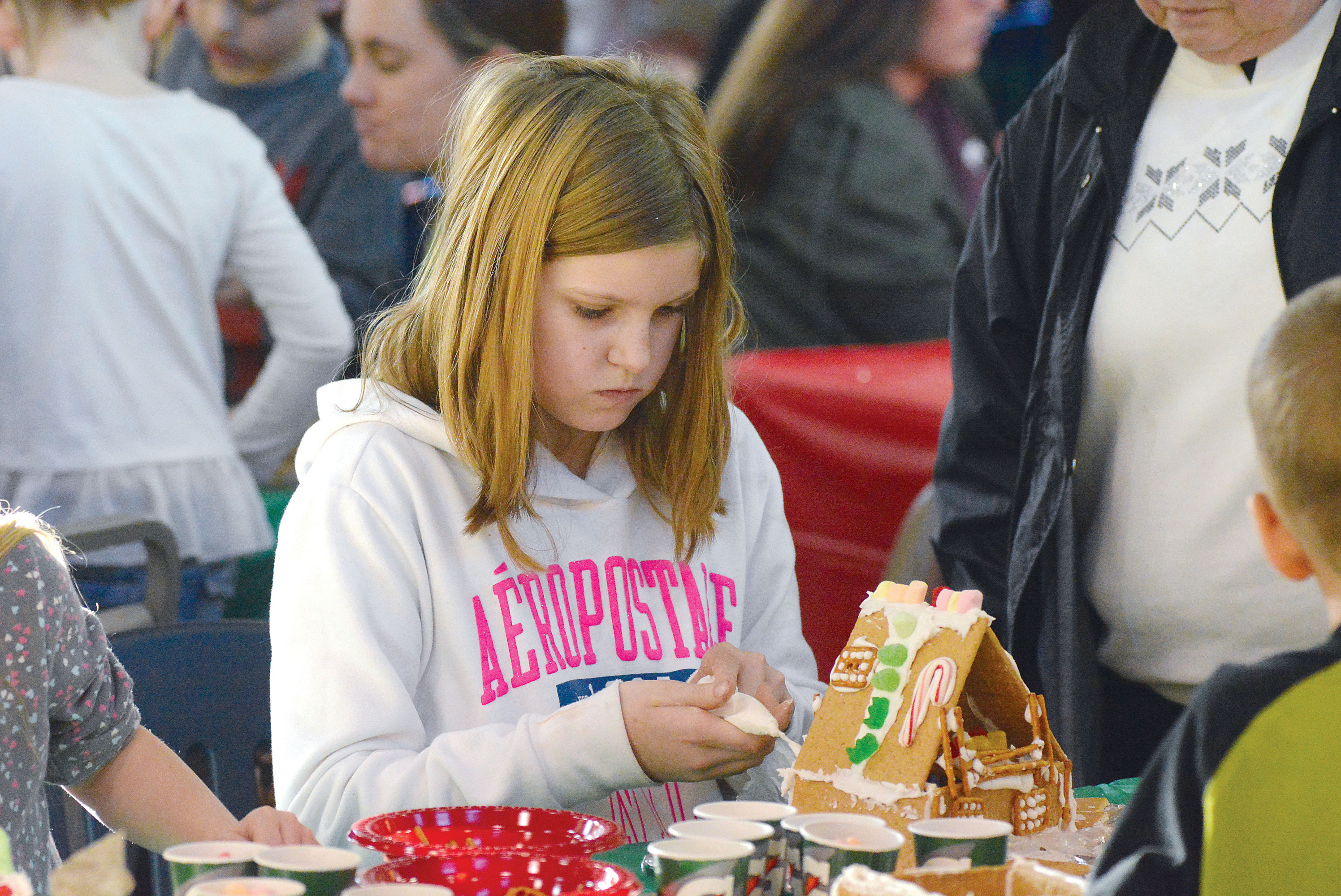 Building gingerbread houses | Winchester Sun