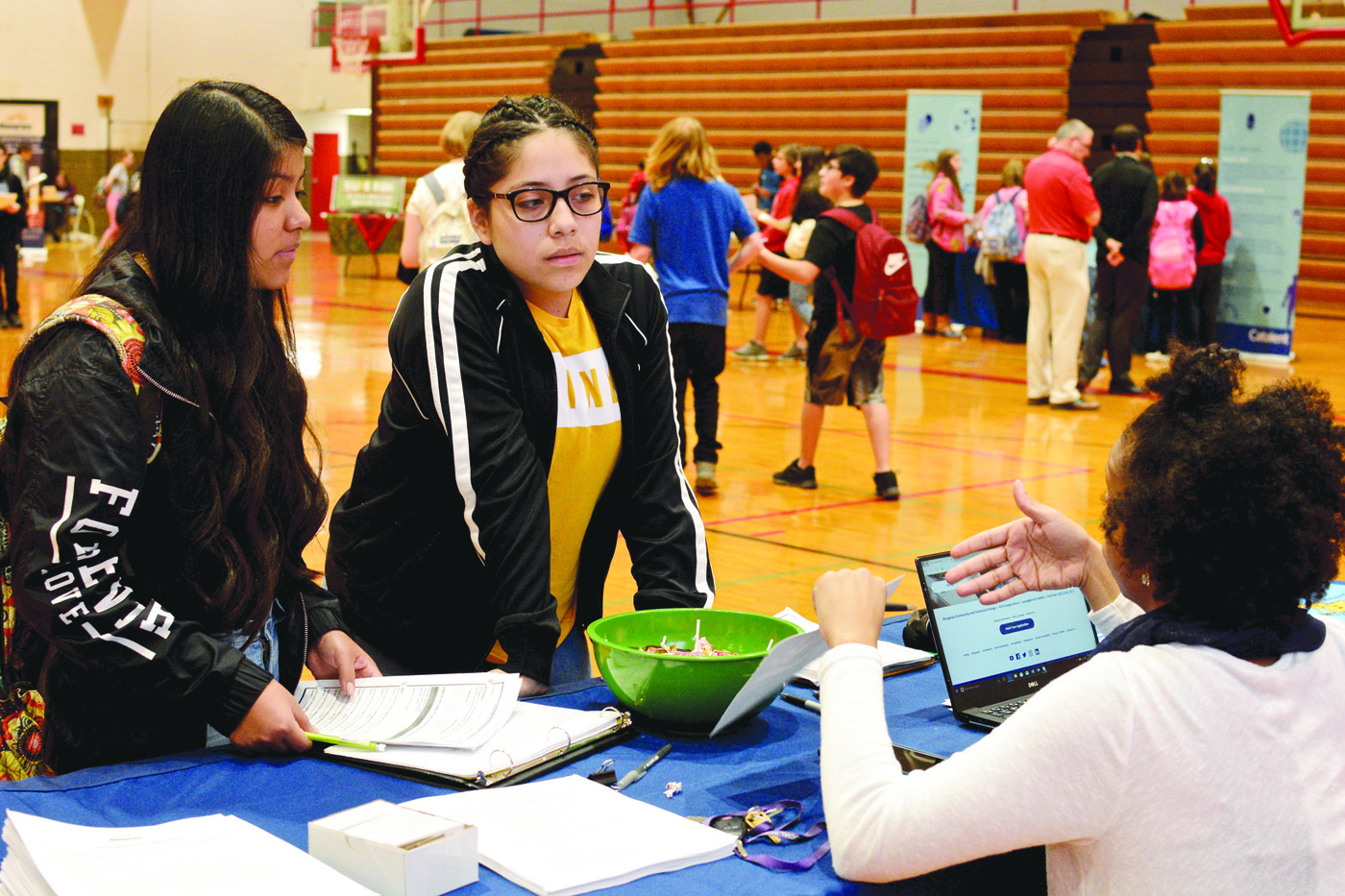 Campbell Junior High hosts college, career fair | Winchester Sun