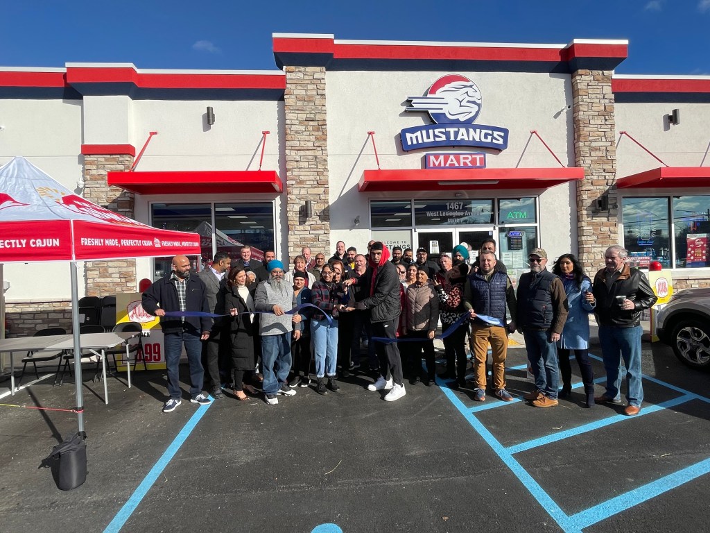 Mustangs Mart and Liquor location opens | Winchester Sun