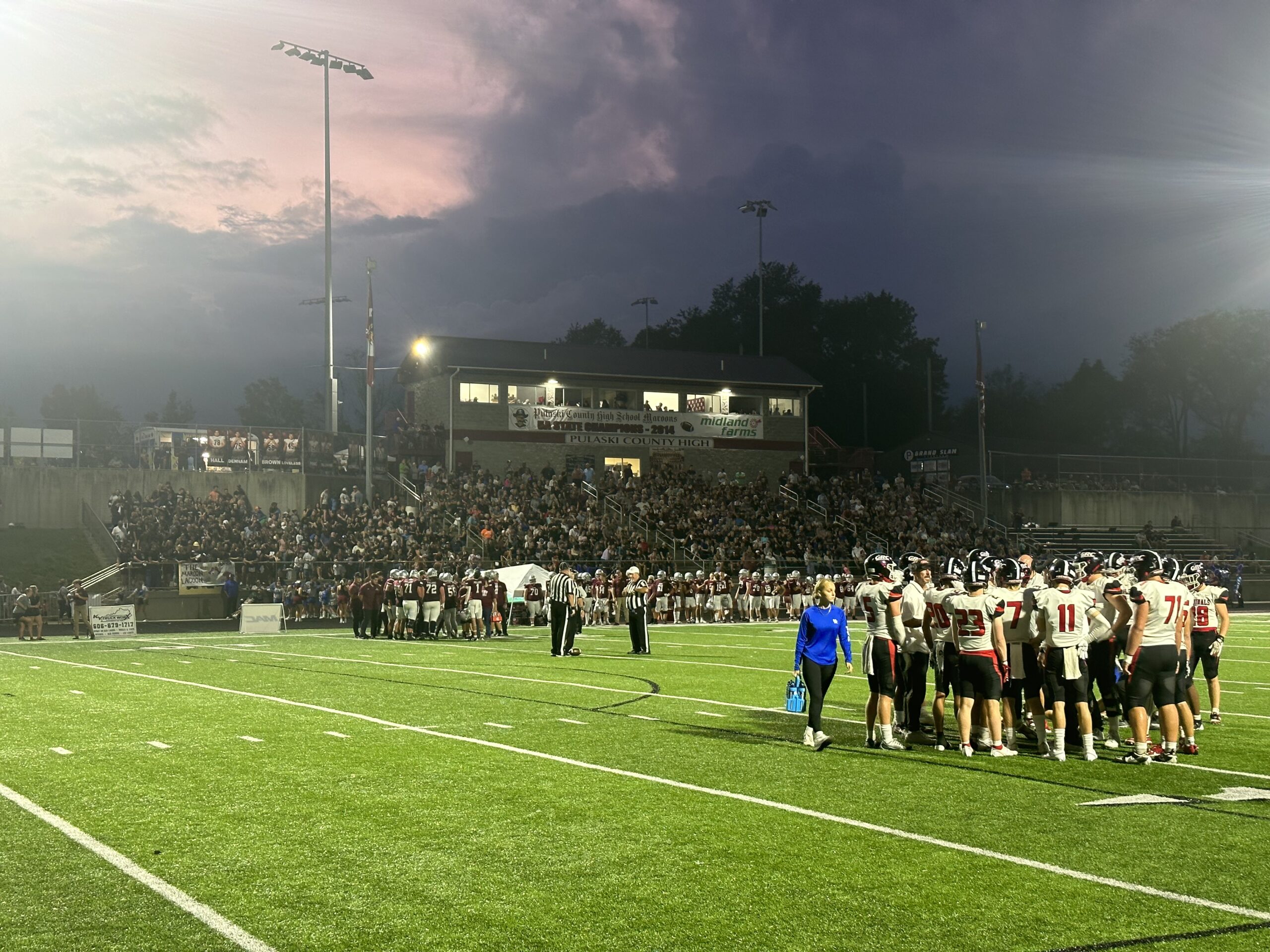 Cards fall to Maroons in tough battle | Winchester Sun